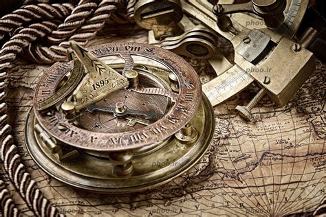 عکس با کیفیت تخته چوب های قدیمی بسته شده با طناب عکس با کیفیت و