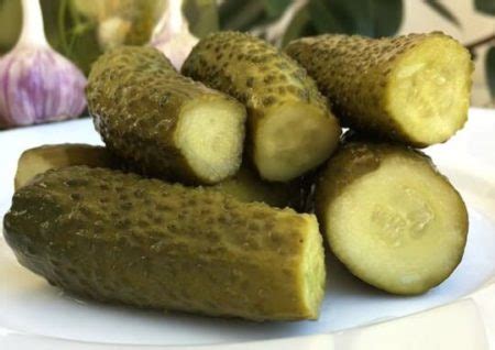 Засолка огурцов на зиму в листьях хрена: рецепт пошагово с фото