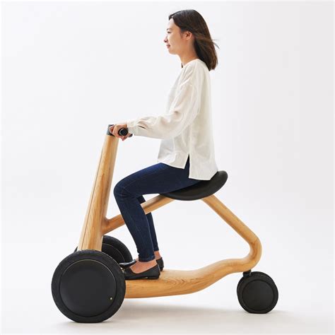 Foldable Hyundai Scooter Can Be Car Mounted And Charged While Driving