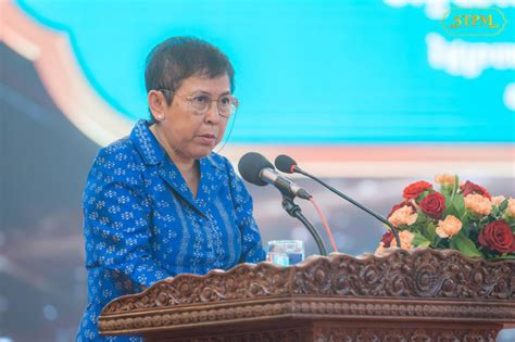 មេដាយ និងគ្រឿងឥស្សរិយយស ជាង២០០០គ្រឿង សម្ដេចធិបតី ហ៊ុន ម៉ាណែត បំពាក់ជូនលោកគ្រូ អ្នកគ្រូ សិល្បករ