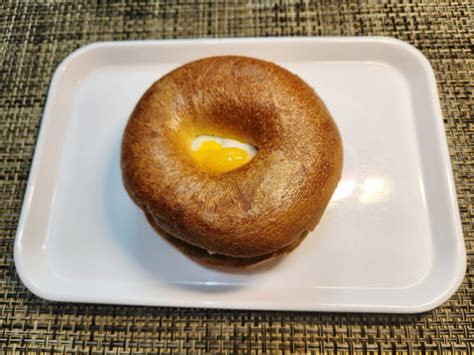 베이글로 맛있게 바질페스토 토스트 딸기잼 토스트 만들기