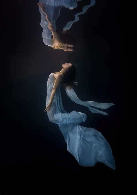 WOMAN Underwater Photography Underwater Photography