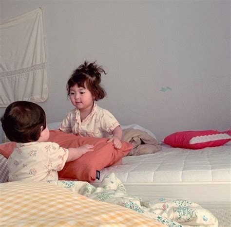 Pin By Claudia On Rohee Best Friend Poses Friend Photoshoot Cute