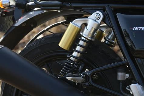 Royal Enfield Interceptor 650 Chrome On Road Price Features Specs And Images Autocar India