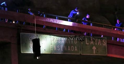 Horror En Tijuana Encontraron Un Cuerpo Colgado Con Narcomensaje En Un