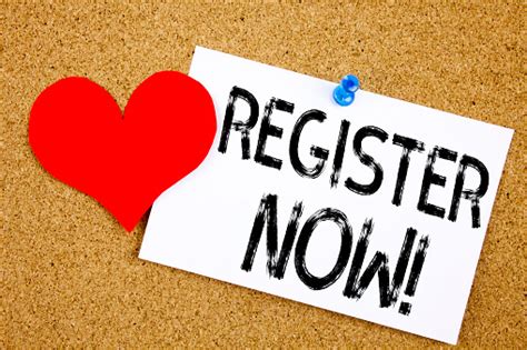 인터넷 등록 가입 및 스티커 메모 알림 코르크 배경 복사 공간에 사랑에 대 한 지금 등록 개념을 보여주는 텍스트 캡션 영감 쓰기 개념적 손 개념에 대한 스톡 사진 및 기타