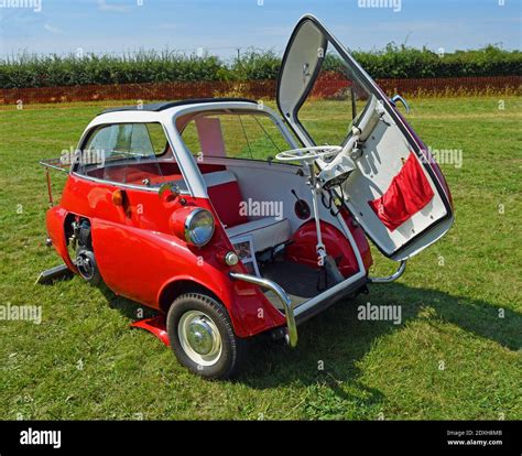 Microcar Red Bmw Isetta Banque De Photographies Et Dimages à Haute