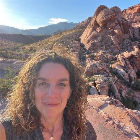 Sara Lev Saramlev • Threads Say More