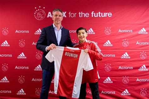 Rayane Bounida Wil Verlengen Maar Ajax Heeft Weer Eens Geen Haast