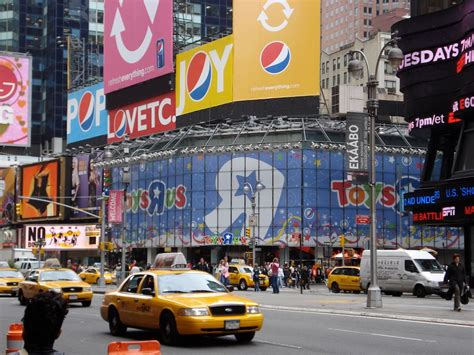 Toysrus Times Square Арриво