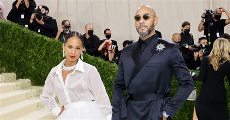 Alicia Keys Soaks Up The Sun In A Colourful Bikini During Mexico Trip With Swizz Beatz