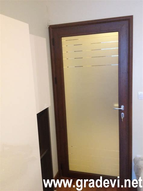 Интериорни врати за панелни жилища