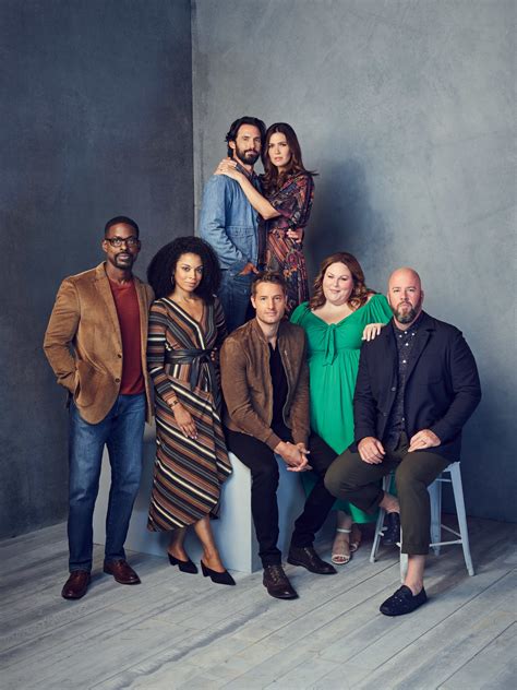 This Is Us First Look The Pearsons Strike A Pose In Season 6