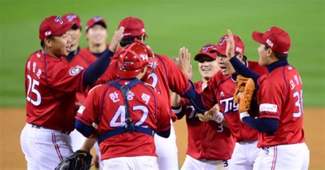 포토 와일드카드 결정전 1차전에 승리한 Kia 승부는 원점이다