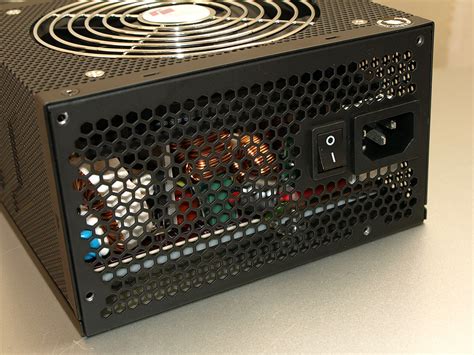 PC Ekspert - Hardware EZine - HIPER TYPE R MkII 680W i TYPE M 580W