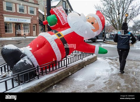 Chicago Usa 16 December 2022 An Amazon Prime Delivery Worker Passes An Inflated Santa Claus