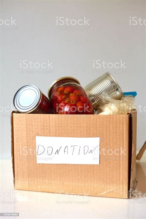 음식과 자선 기부를위한 상자 통조림 식품 파스타 절인 토마토 야채 쌀 음식 배달 또는 음식 기부 개념 0명에 대한 스톡 사진 및 기타 이미지 Istock