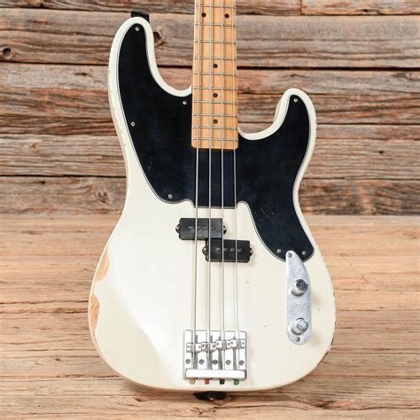 Fender Mike Dirnt Road Worn Artist Series Signature Precision Bass Whi