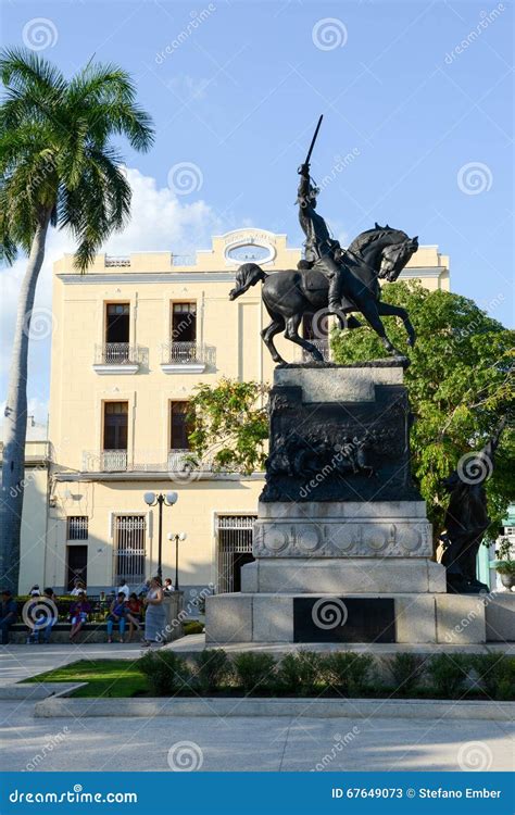 Sikt Till Den Ignacio Agramonte Monumentet Redaktionell Arkivfoto Bild Av Staty Lopp 67649073
