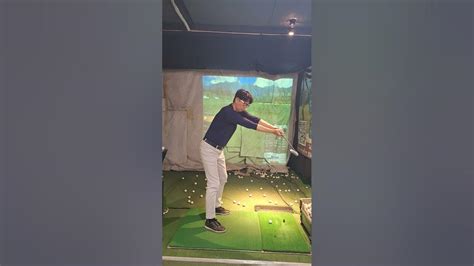 6번 아이언 연습 헤드가 전환동작으로 떨어질 때 반대편으로 버티는 저항을 통해 샤프트탄성을 만들고 되돌아오는 클럽헤드를 타겟