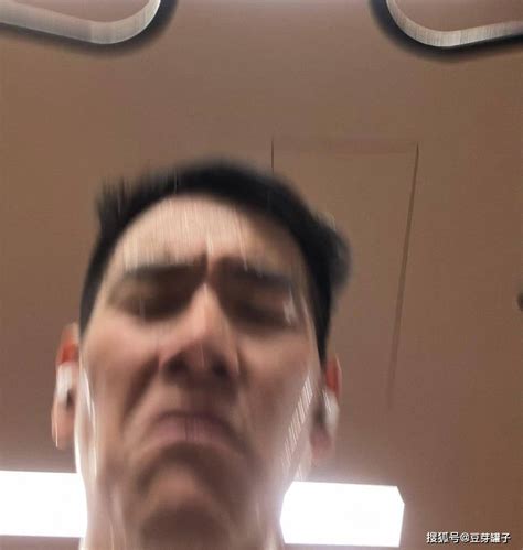 彭于晏自拍照镜子图片 千图网
