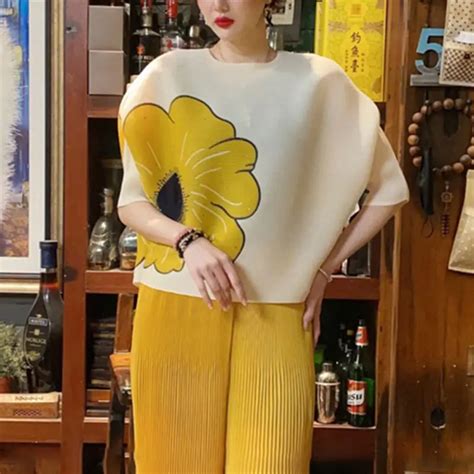 데이지 프린트 패션 와일드 티셔츠 2023 여름 힙스터 심플한 외제 가스 루즈한 대형 플리츠 캐주얼 티셔츠 여성 상의 신상 Aliexpress