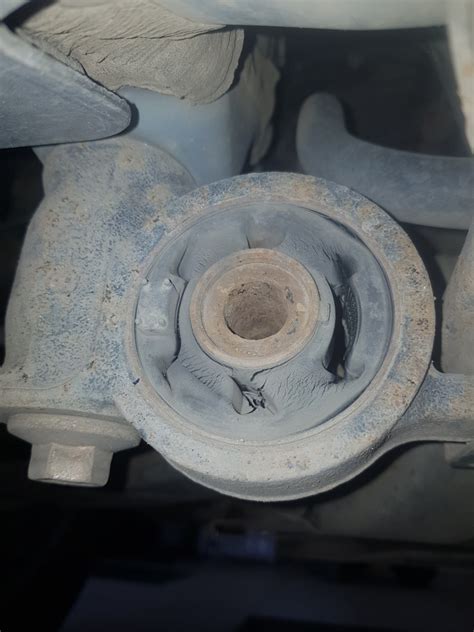 Задние сайлентблоки передних рычагов подвески — Mazda CX-5 (1G), 2,5 л ...