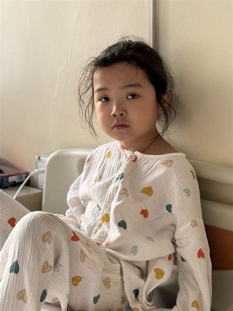 Nar Хуурай ханиалгаад бөгшүүлж эхлэвэл яаралтай эмнэлэгт хандаарай Хэдхэн ханиалгаад хатгаа