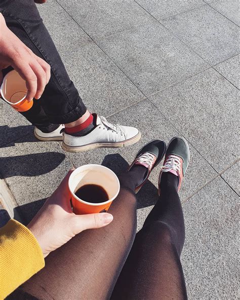 Пока мир охватывает паника и все полки в маркетах выгребаются со скоростью света моя подруга в