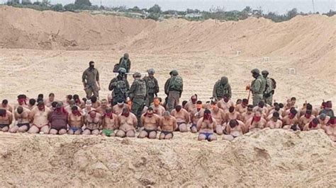 속옷 차림 수십명 남성들 포착…투항 하마스 대원 가능성 한국경제