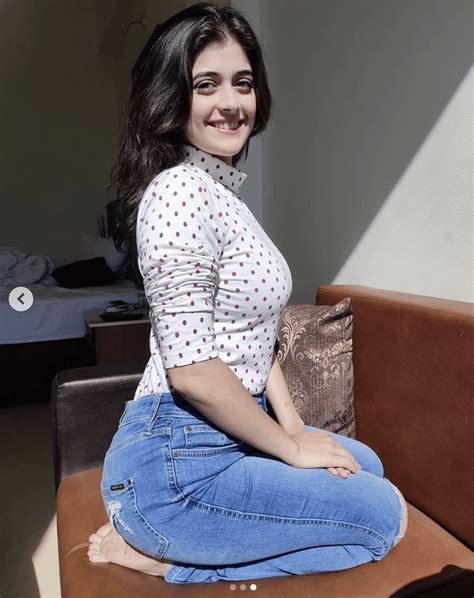 Urvi Singh Hot Photos Gallery Uhd Photos Mobile Hd Wallpaper