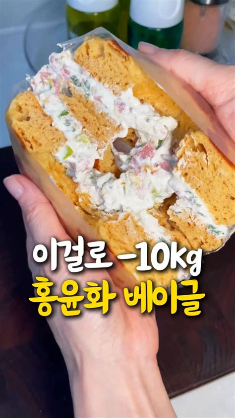 남은 양배추 이렇게 드셔 보세요 ⬇️ 양배추로 건강 레시피 만들어봤어요 팬에 또띠아 노릇하게 구우면 바삭하면서 담백해요 ️ 아몬드브리즈랑 먹으니 반만 먹어도 배가 든든하게