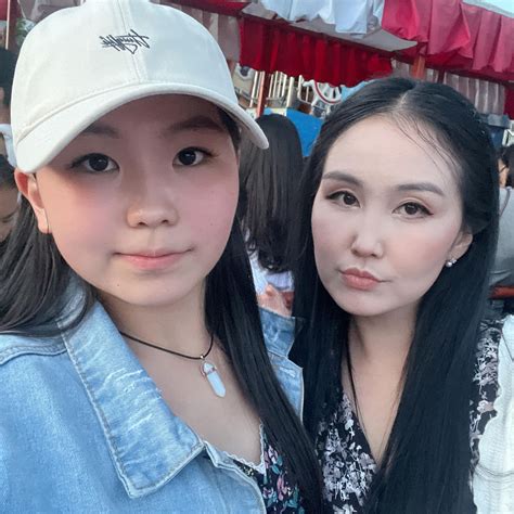 Үзмэрч С Баярцэцэг Дээрхийн заяа ТББ Хүнд хэтэрхий олон бодол маш их ачаа болдог Хамгийн