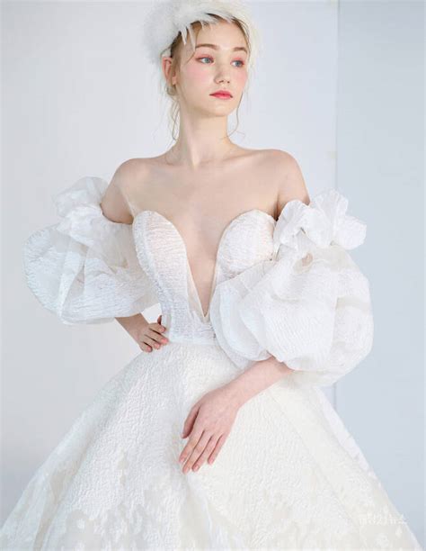 ① 웨딩 디자이너 명장 김미숙 2023년 S S 웨딩드레스 트렌드 선보여