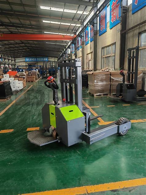 Colombian Customer Ordered Outdoor Pallet Stacker Dflift