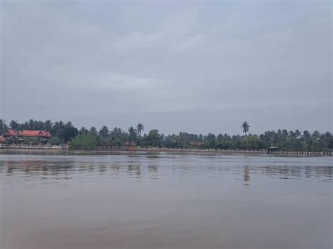 ขายที่ดินติดแม่น้ำแม่กลอง อัมพวา เมืองสมุทรสงคราม เนื้อที่ 5 ไร่เศษ ขาย 10 ล้านต่อไร่ ที่ดิน