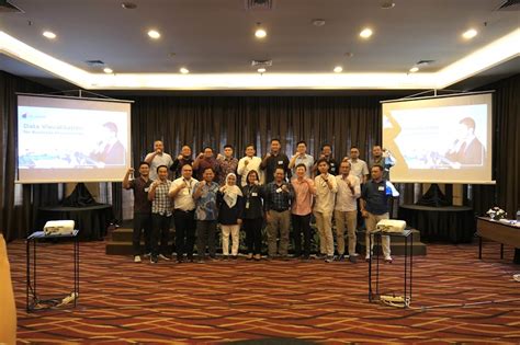 Training Smart Data Visualization For Business Presentation Batch 3 Meratus Line Presenta