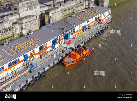 E Class Lifeboat Hurley Burley River Thames Rnli Lifeboat Pier Tower