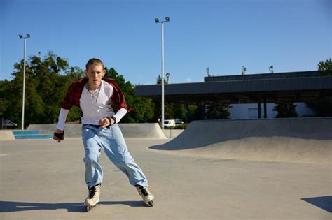 Premium Photo Trendy Fashioned Teenage Guy Rollerblading At Urban Skating Park
