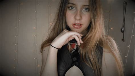 شہزادی وایلیٹ ہائی اسکول کی شہزادی گدی فیمڈم پی او وی