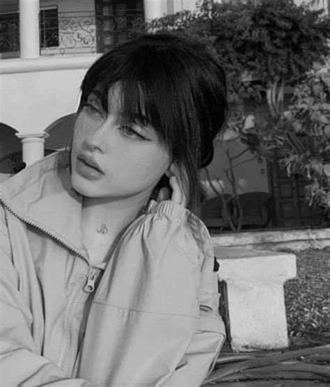 Pin Di 𝑍𝐴𝑁𝑂 Su افتارات اسود وابيض