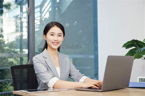 사무실에서 비즈니스 우먼 사진 무료 다운로드 Lovepik