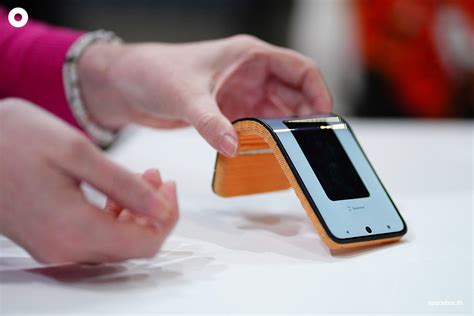 Photo Story มอถอ โมโตโรลา ยคใหมหนาจอโคงงอพนรอบขอมอได