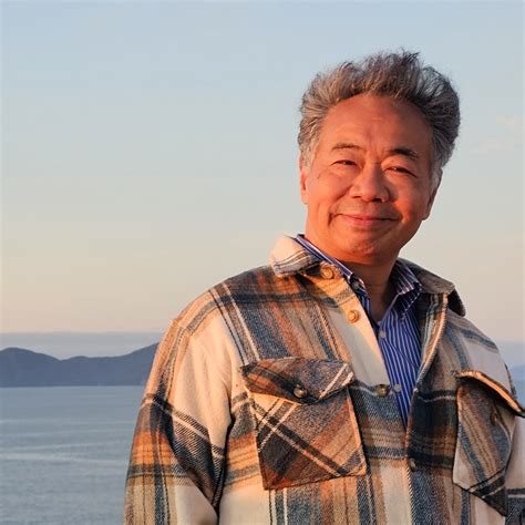 楊斯棓醫師的咀嚼肌 這是一段寫得非常生動、充滿細節且極具感染力的文字，但也正因如此，它包含了許多假訊息的典型特徵。要證明其為假，可以從以下幾個層面進行查證與分析： 證明為假的步驟與方法 1