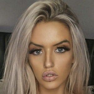 Lizzy Groombridge Age Family Bio Famous Birthdays