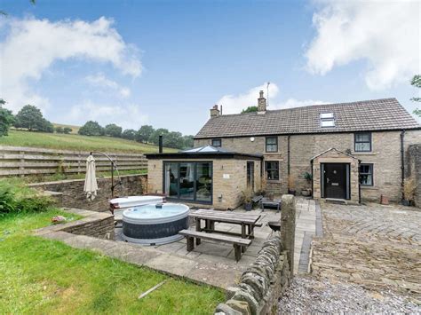Large Cottages With Hot Tubs Hot Tub Cottages Hot Tub Lodges And Log