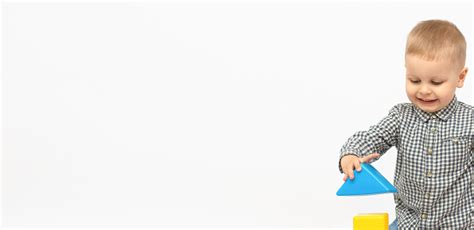 화이트 이미지 꿈 집 배너 복사 공간에 고립 된 귀여운 소년 건물 집 건설 산업에 대한 스톡 사진 및 기타 이미지 건설 산업 건축하기 아이 Istock