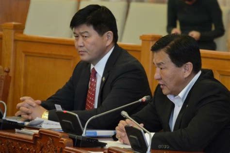 Засгийн газрын санаачилсан хуулийг сайд нар нь эсэргүүцэв