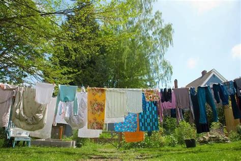 旅游遇到蠓虫叮咬，使用蟒蛇油可以有效解决问题 蟒蛇科普