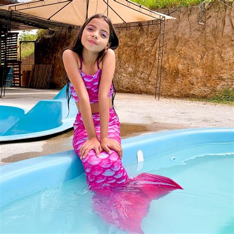 Luna Peres Luna Peres Added A New Photo — In Volta